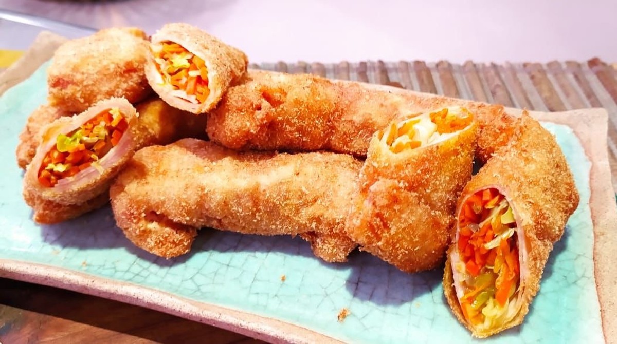 Rolinho primavera com molho agridoce