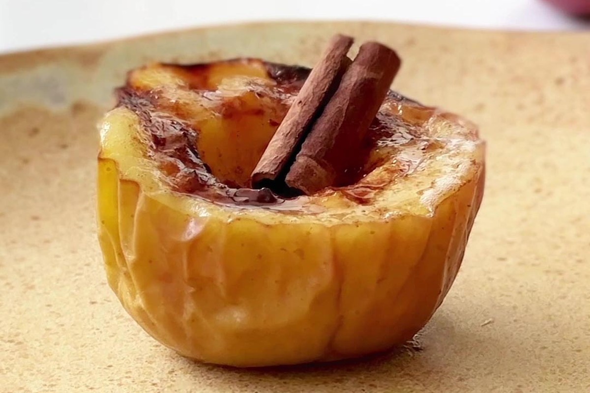 Maçã assada na air fryer do Betto Auge | Doces e sobremesas | Receitas