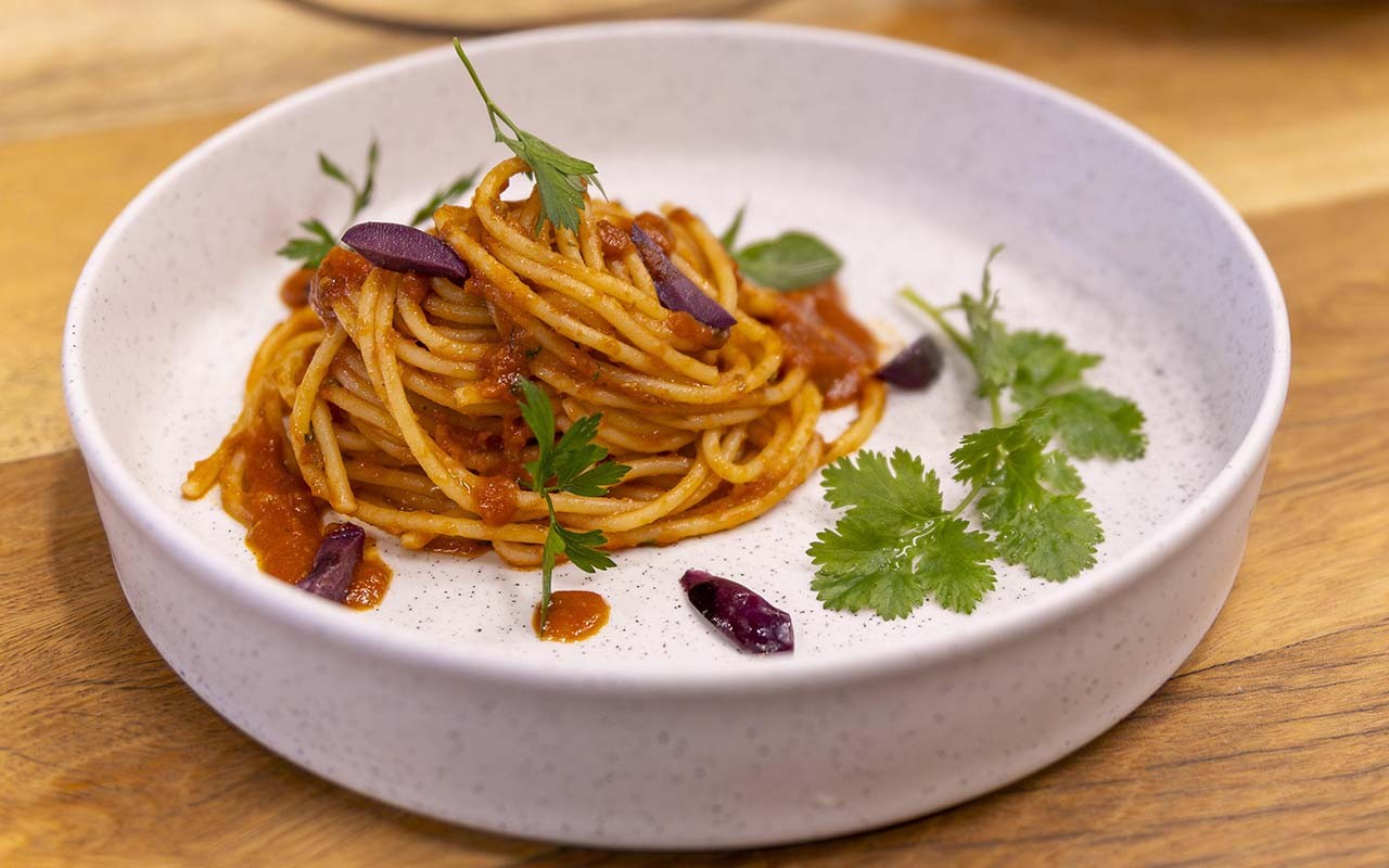 Espaguete à putanesca do Alex Atala | Receitas