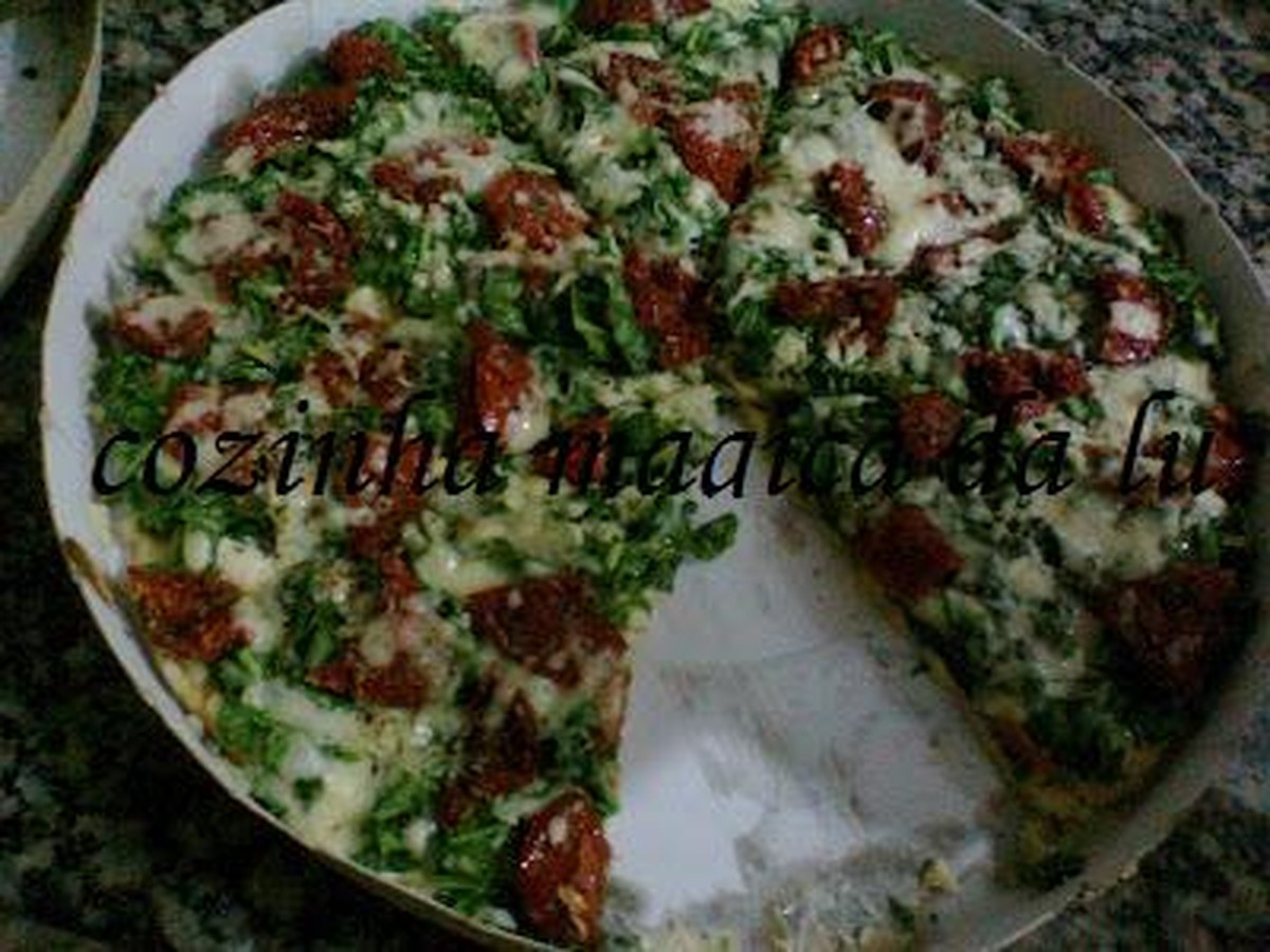 PIZZA DE RÚCULA COM TOMATE SECO | Pizzas | Receitas