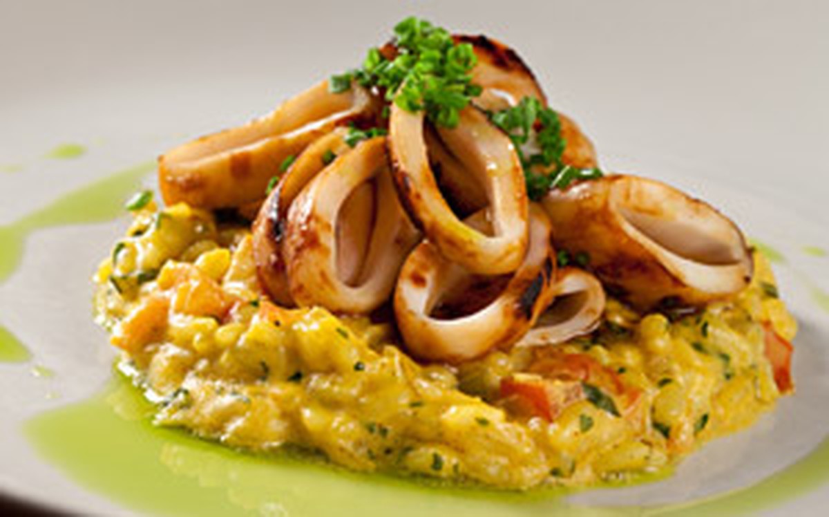 Risoto de açafrão com lulas grelhadas | Peixes e frutos do mar | Receitas