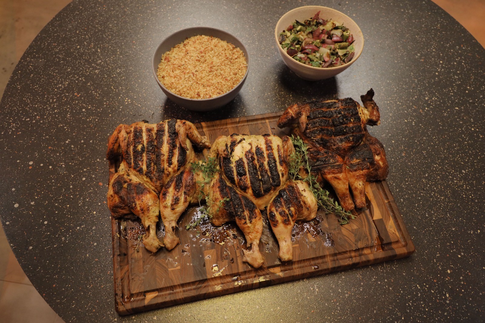 Frango atropelado com vinagrete de quiabo | Receitas