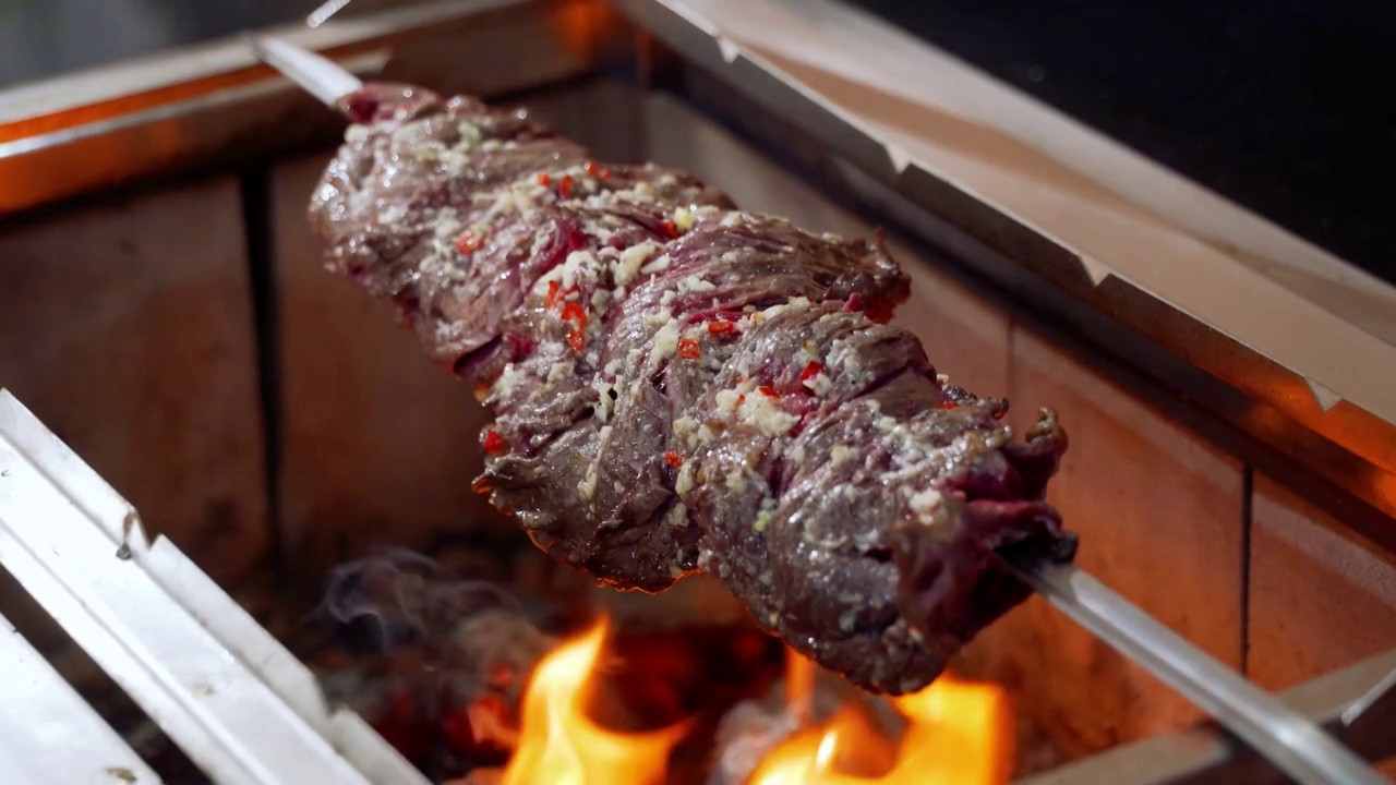 Fraldinha no espeto com manteiga e alho | Receitas