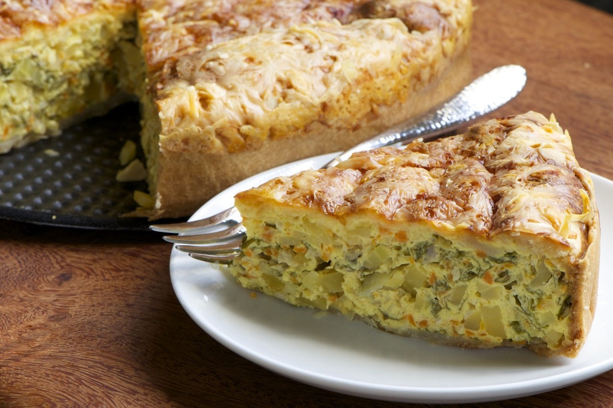 Confira como fazer uma saborosa torta vegetariana com tomate, abobrinha ...