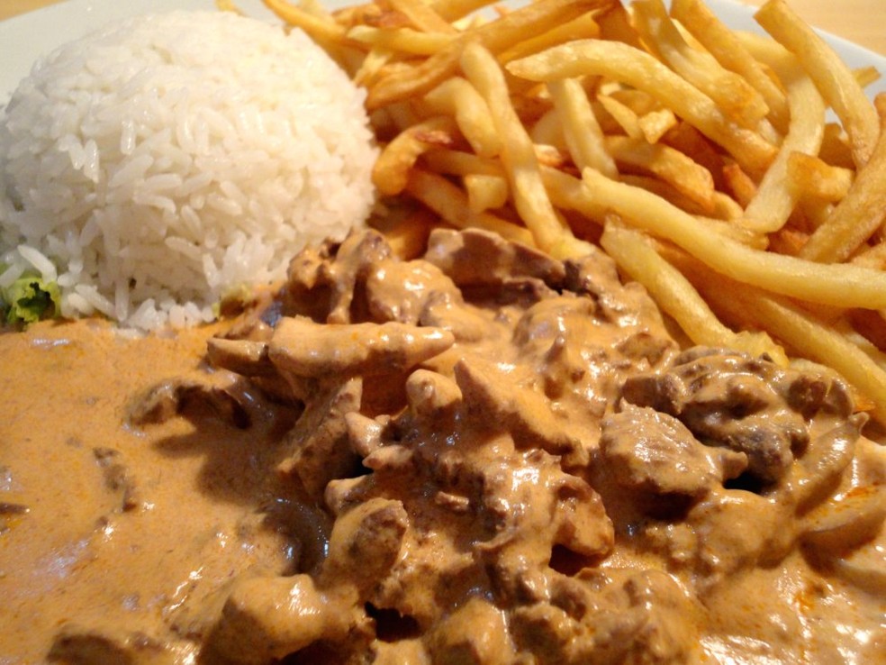 Strogonoff De Carne COMO FAZER STROGONOFF DE CARNE FÁCIL E RÁPIDO