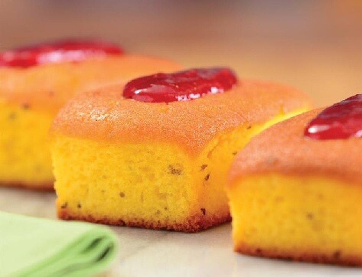 Minibolo de fubá e erva-doce | Doces | Receitas