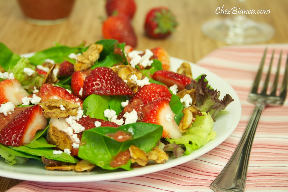 Salada com morangos e amêndoas cristalizadas | Saladas | Receitas