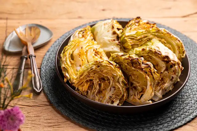Repolho assado com cominho e páprica | Receitas