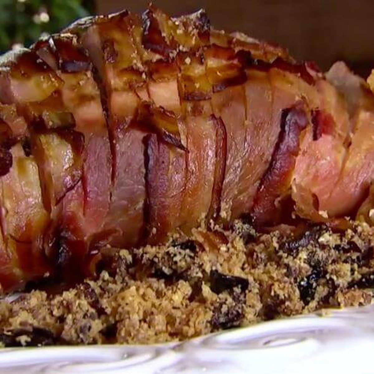 Pernil recheado com farofa de jabuticaba | Salgados | Receitas