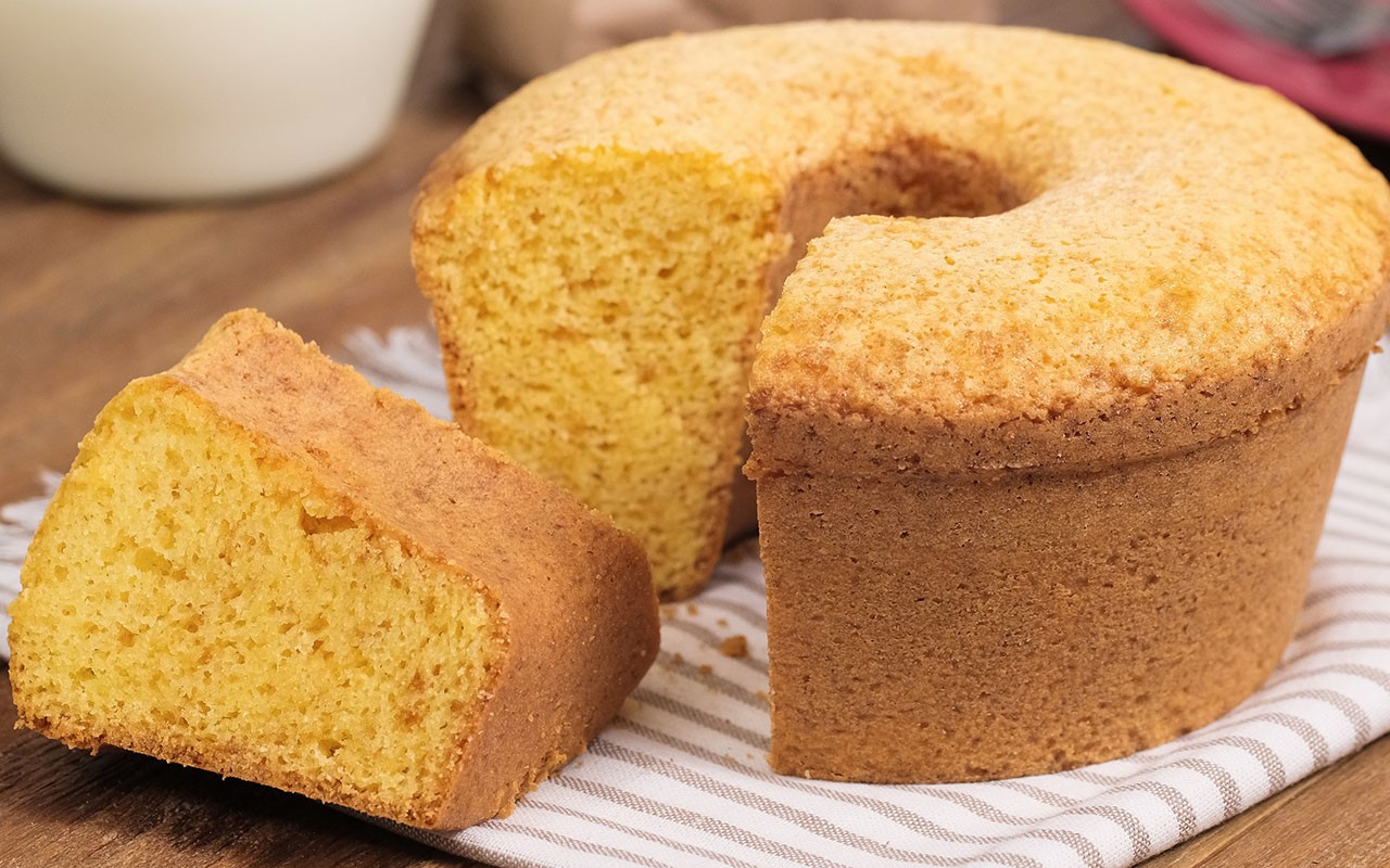 Bolo de fubá fofinho: receita simples e rápida para o lanche | Receitas