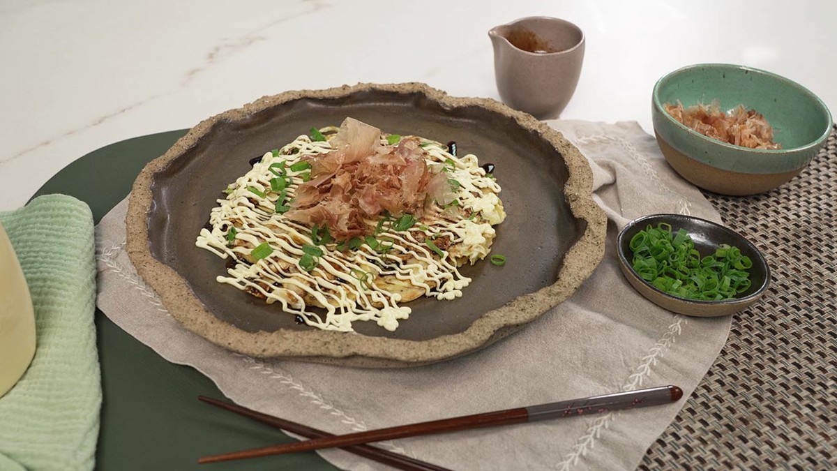 Okonomiyaki: panqueca de repolho japonesa | Massas | Receitas