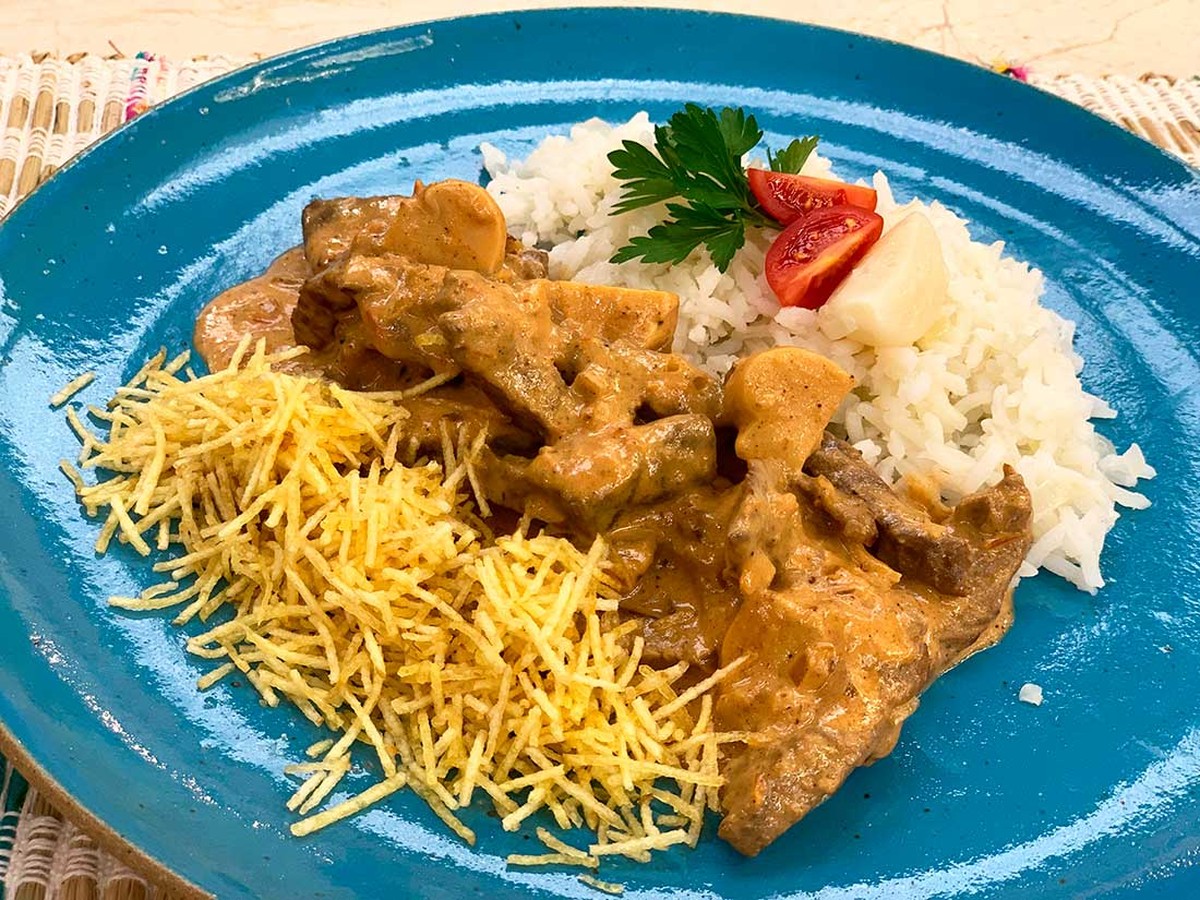 Strogonoff Talitha Morete: O Clássico com Ketchup Caseiro - Receitas ...