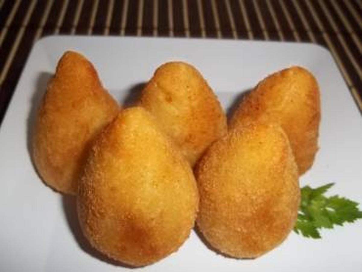 Coxinha cremosa de frango | Pães e salgados | Receitas