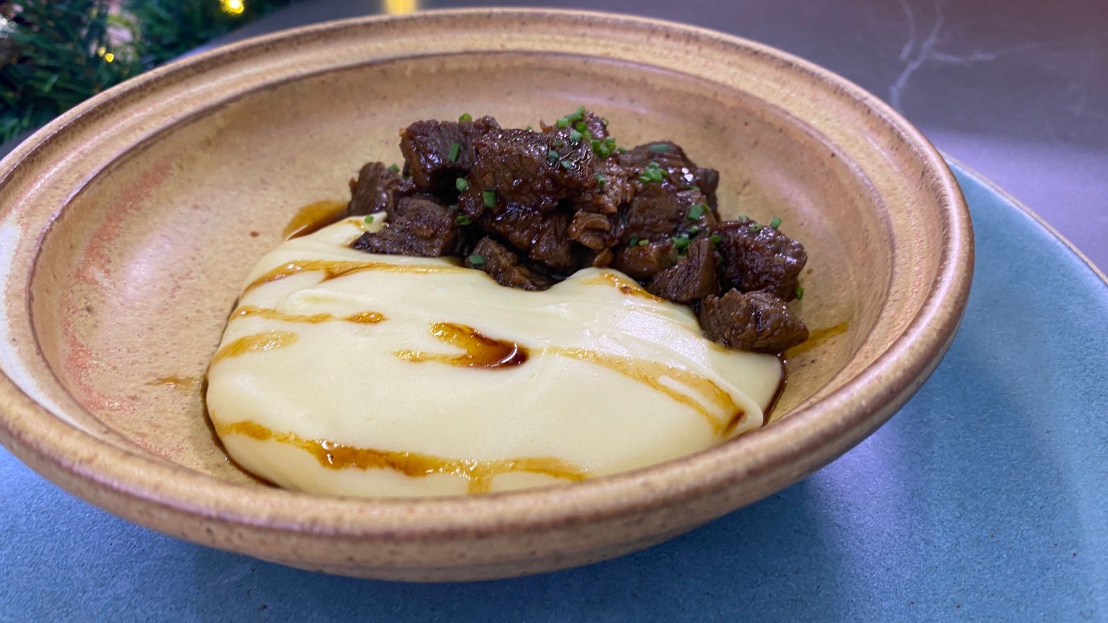 Aligot com picadinho do chef Alex Atala | Receitas