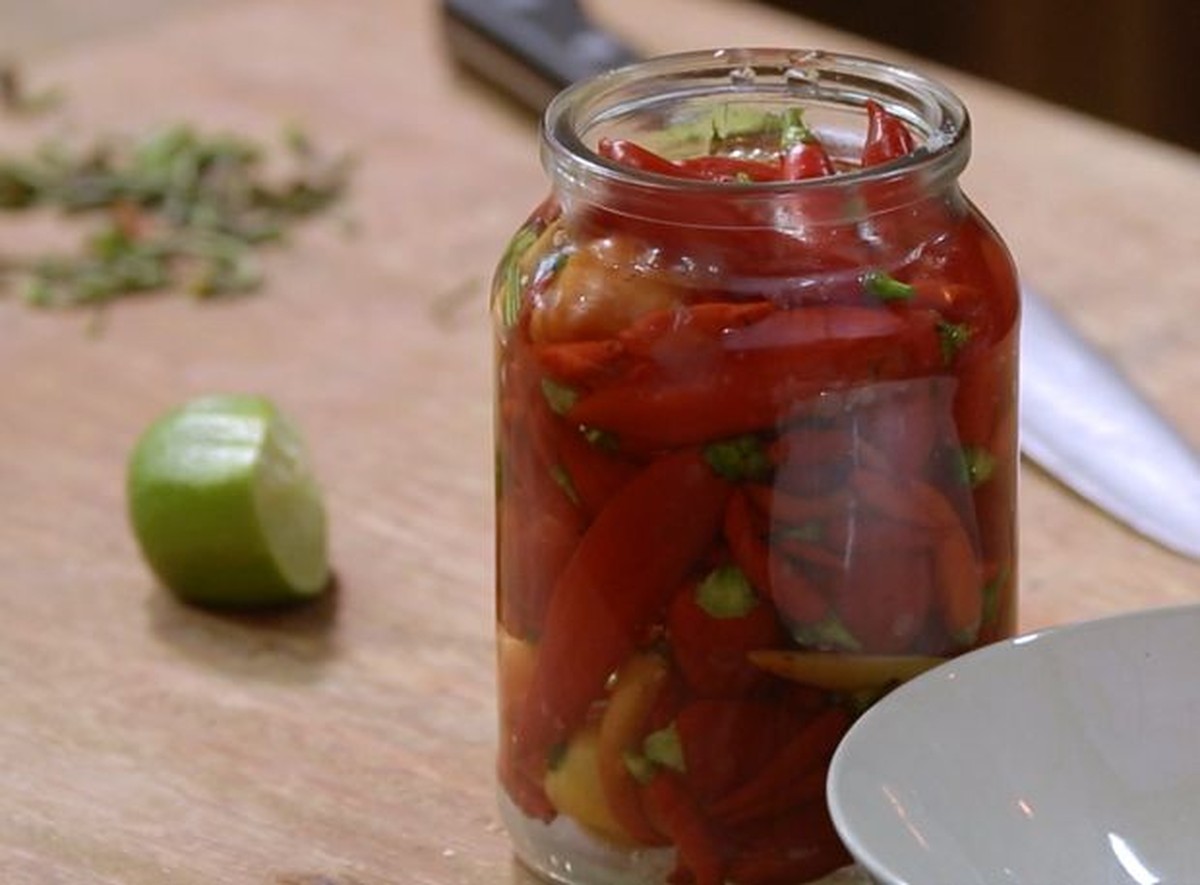 Como fazer conserva de pimenta | Tempero de Família | Receitas