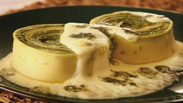 Rondelli com pasta de agrião e molho branco | Receitas