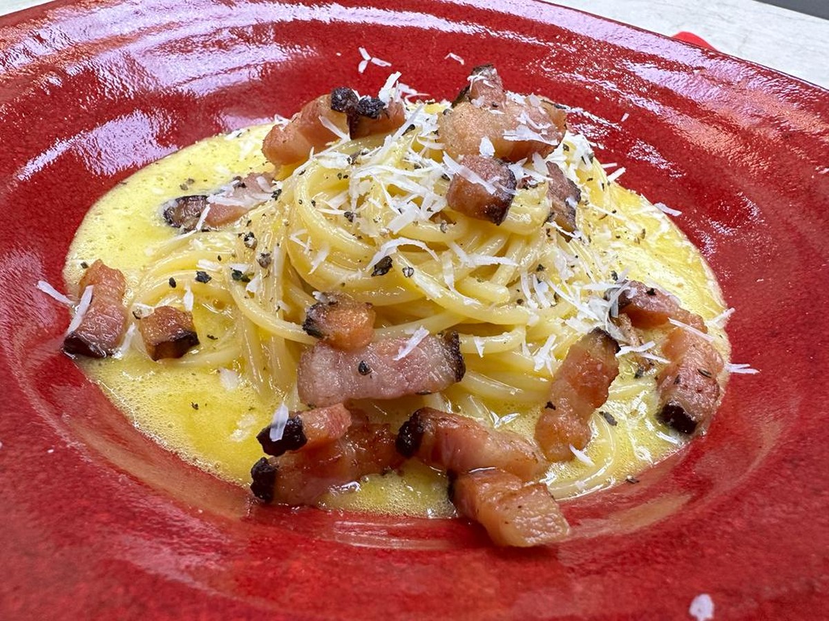 Massa à carbonara da chef Heaven Delhaye