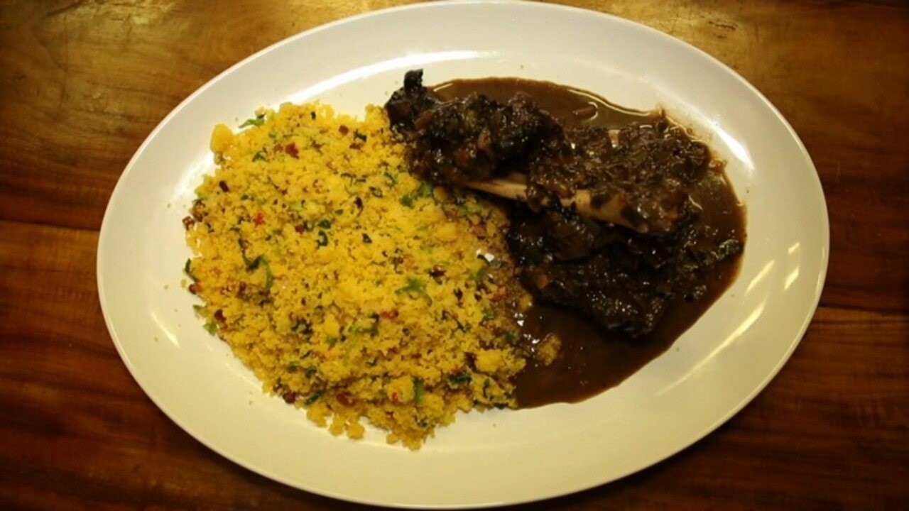 Receita do Batista: cabrito na cachaça com cuscuz de fubá | Receitas