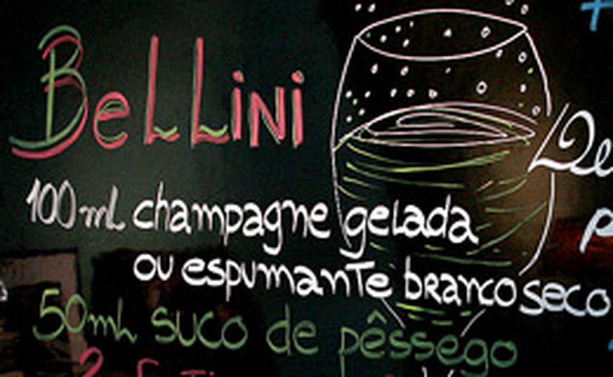 Drinque Bellini mistura champanhe e suco de pêssego | Base Aliada ...