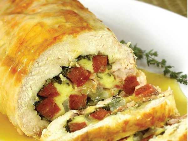Frango desossado recheado com calabresa e espinafre | Receitas