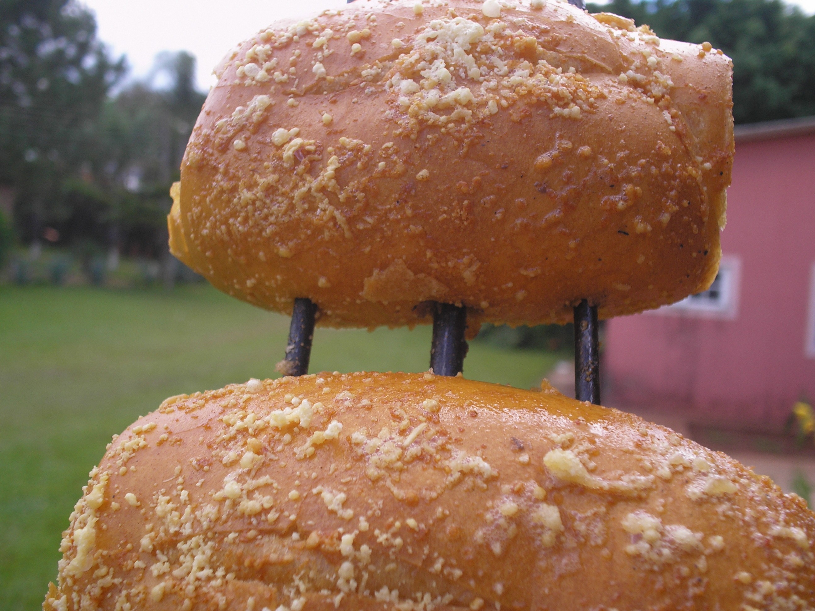 Pão na manteiga com parmesão feito na Brasa | Receitas