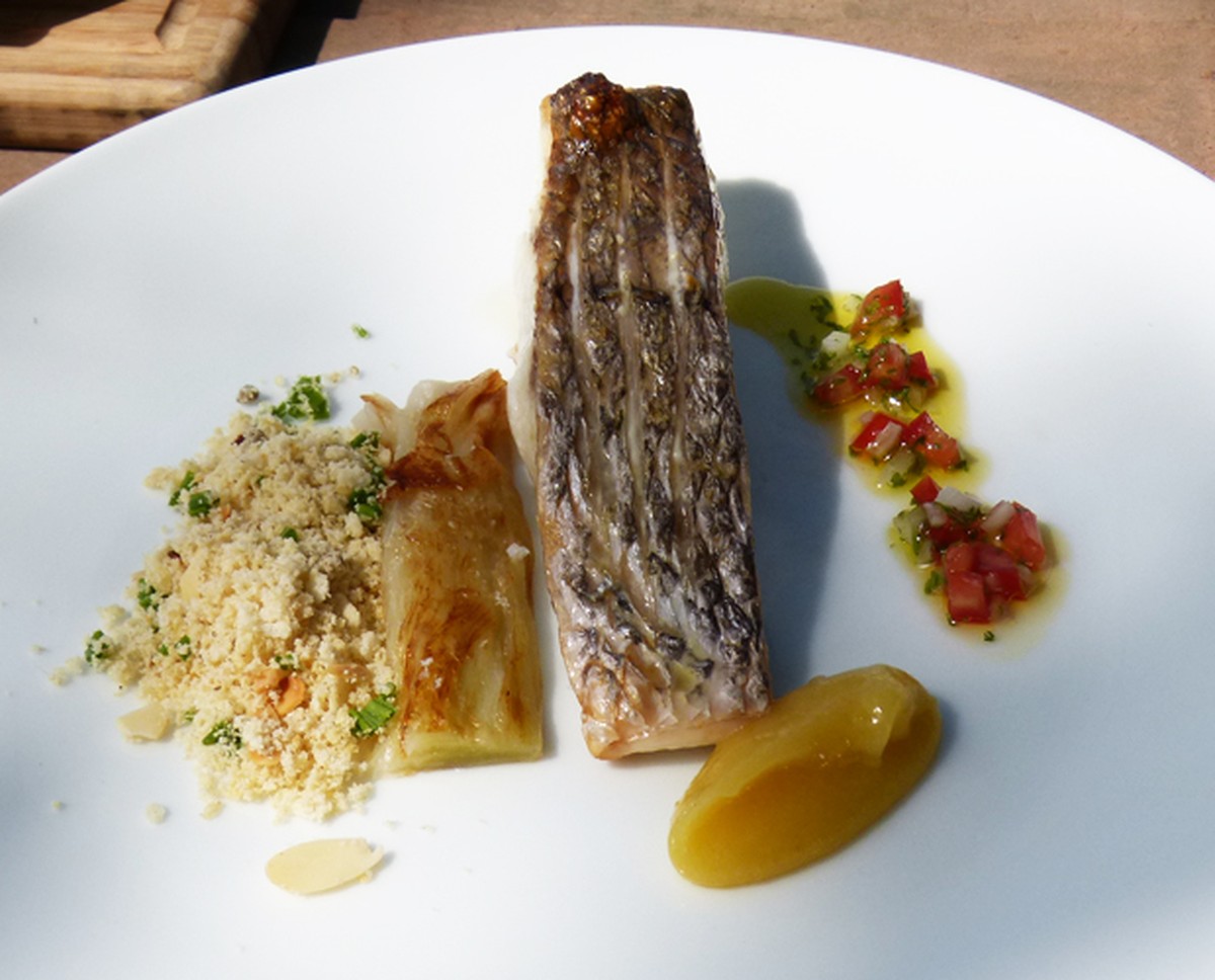Robalo com Purê de Limão e Farofa de Amêndoas do Chef Alberto Landgraf ...