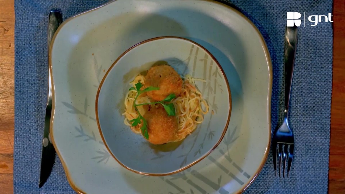 Almôndegas de frango, lula e bacon com macarrão | Que Marravilha | Receitas