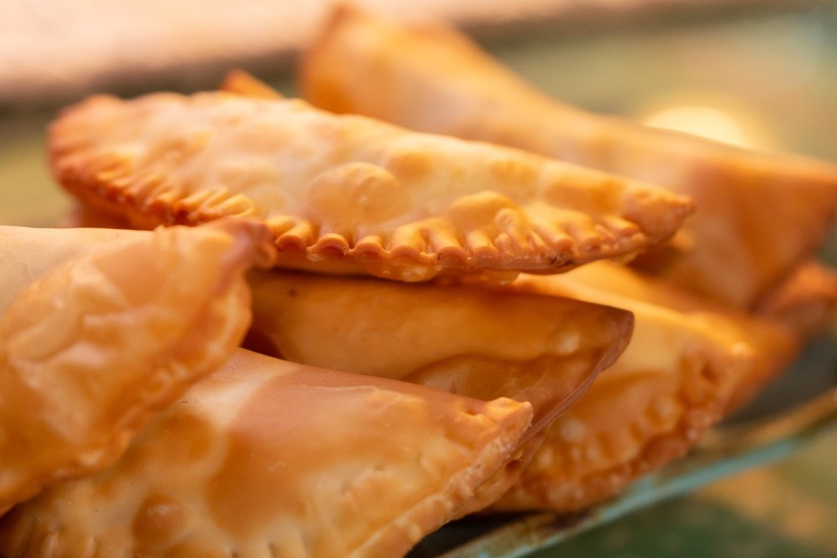 Pastel recheado com bagaço de milho | Tempero de Família | Receitas