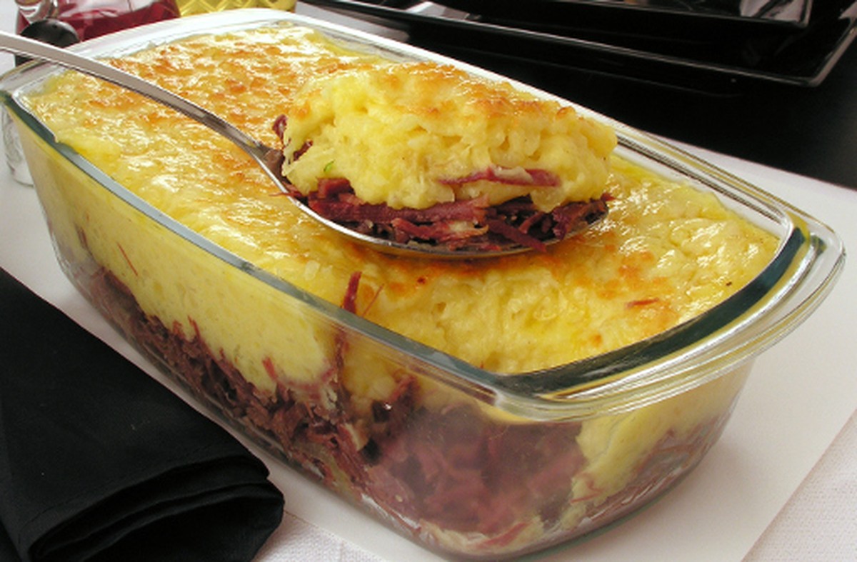Escondidinho de mandioca com carne-seca | Carnes | Receitas