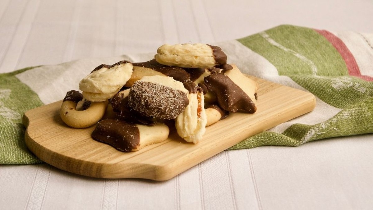 Aprenda a fazer biscoito amanteigado caseiro com chocolate | Plug ...