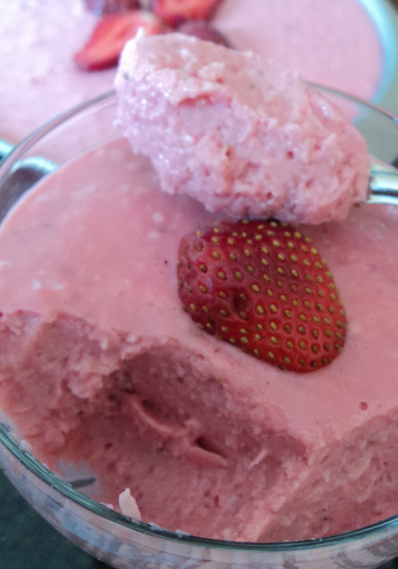 Mousse de Morango com Coco | Doces e sobremesas | Receitas