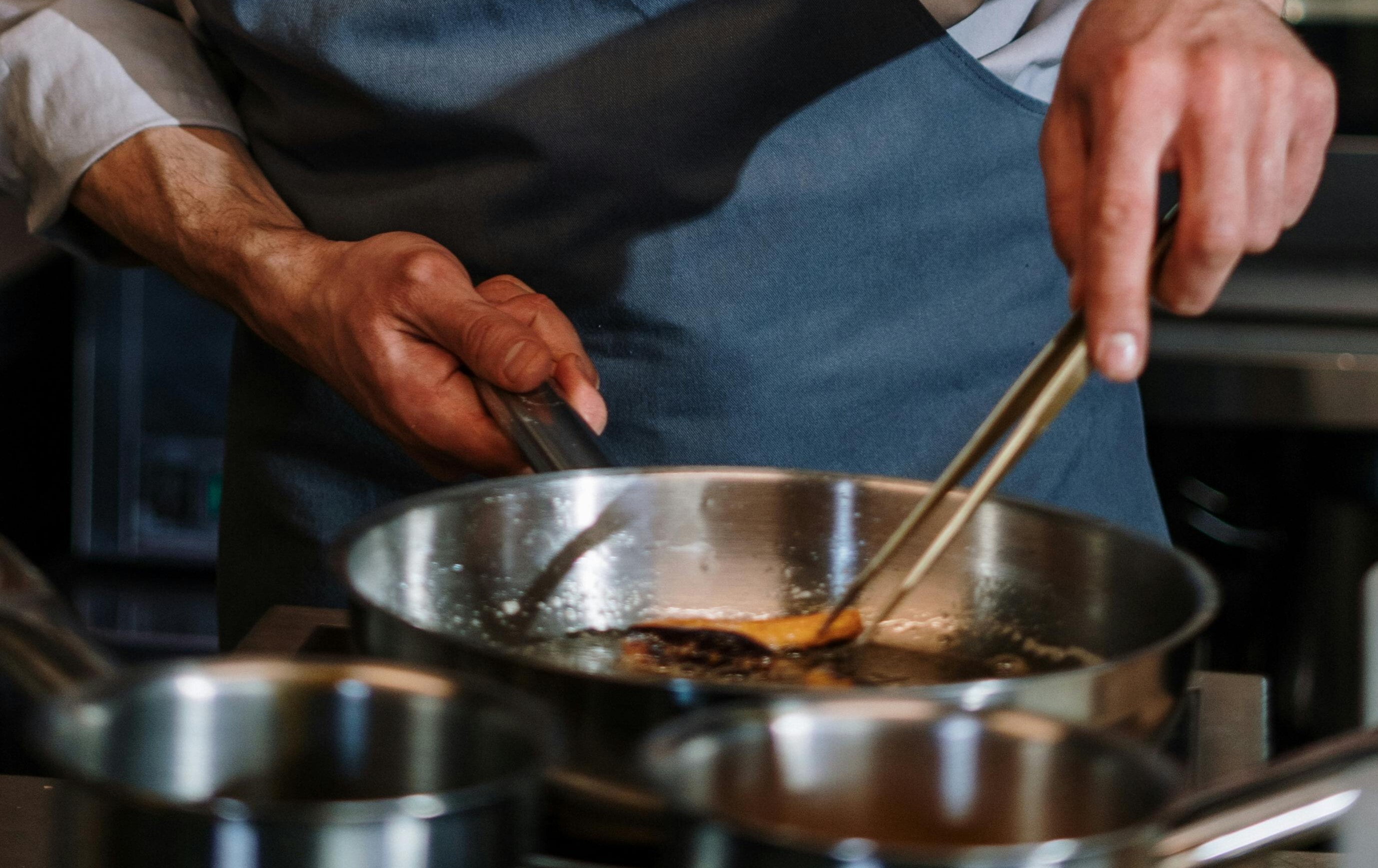 Um chef me ensinou o segredo para a comida não grudar na panela inox ...