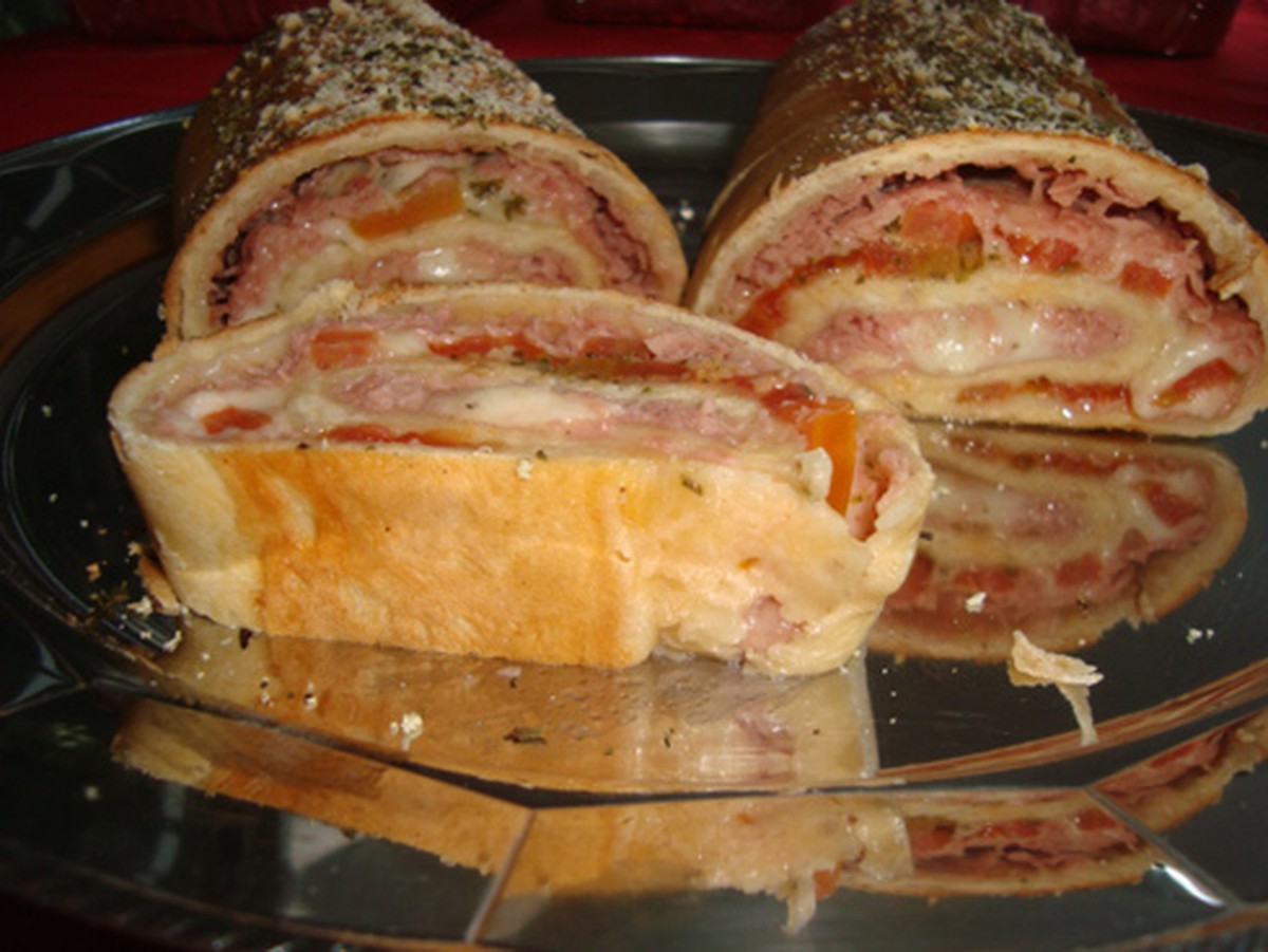 Pizza enrolada com recheio misto | Pizzas | Receitas