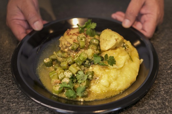 frango com quiabo e angu