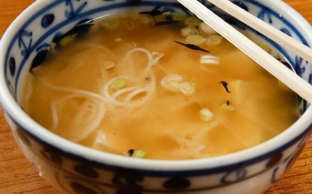 Sopa de missoshiro: receita de Carlos Ohata | Receitas