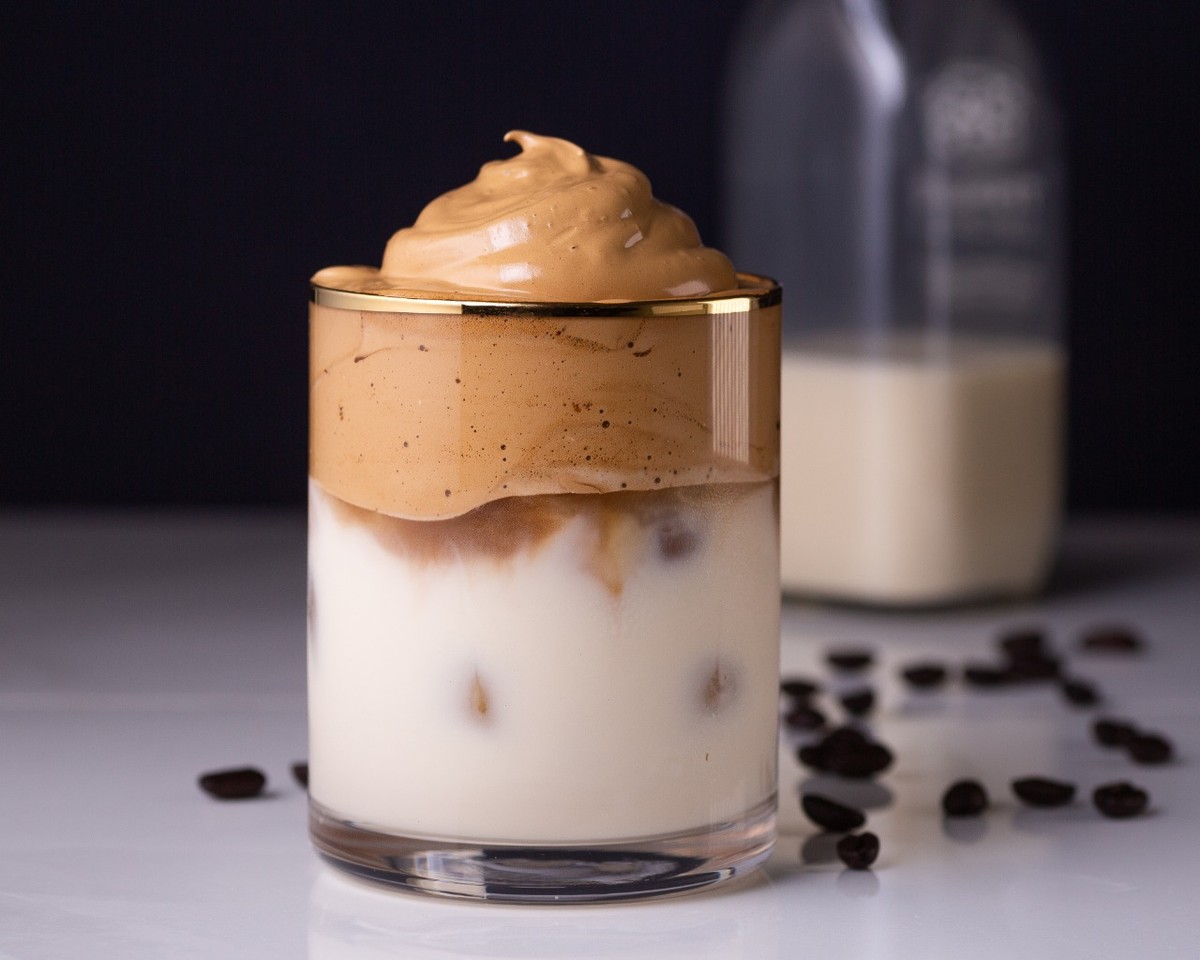 Aprenda a fazer um delicioso café com leite cremoso | Estúdio C | Receitas