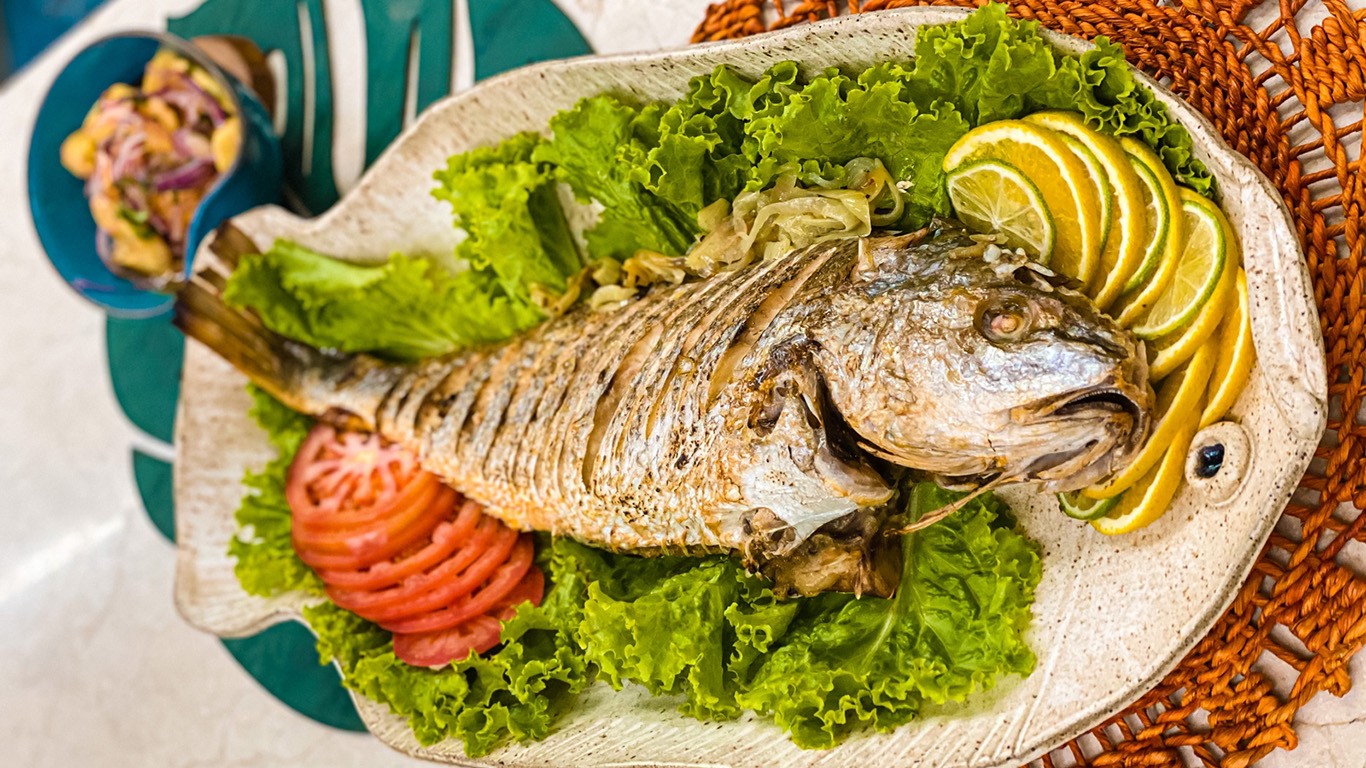 Peixe recheado com farofa de banana | Receitas