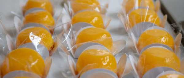 Bala de coco caramelizada | Receitas