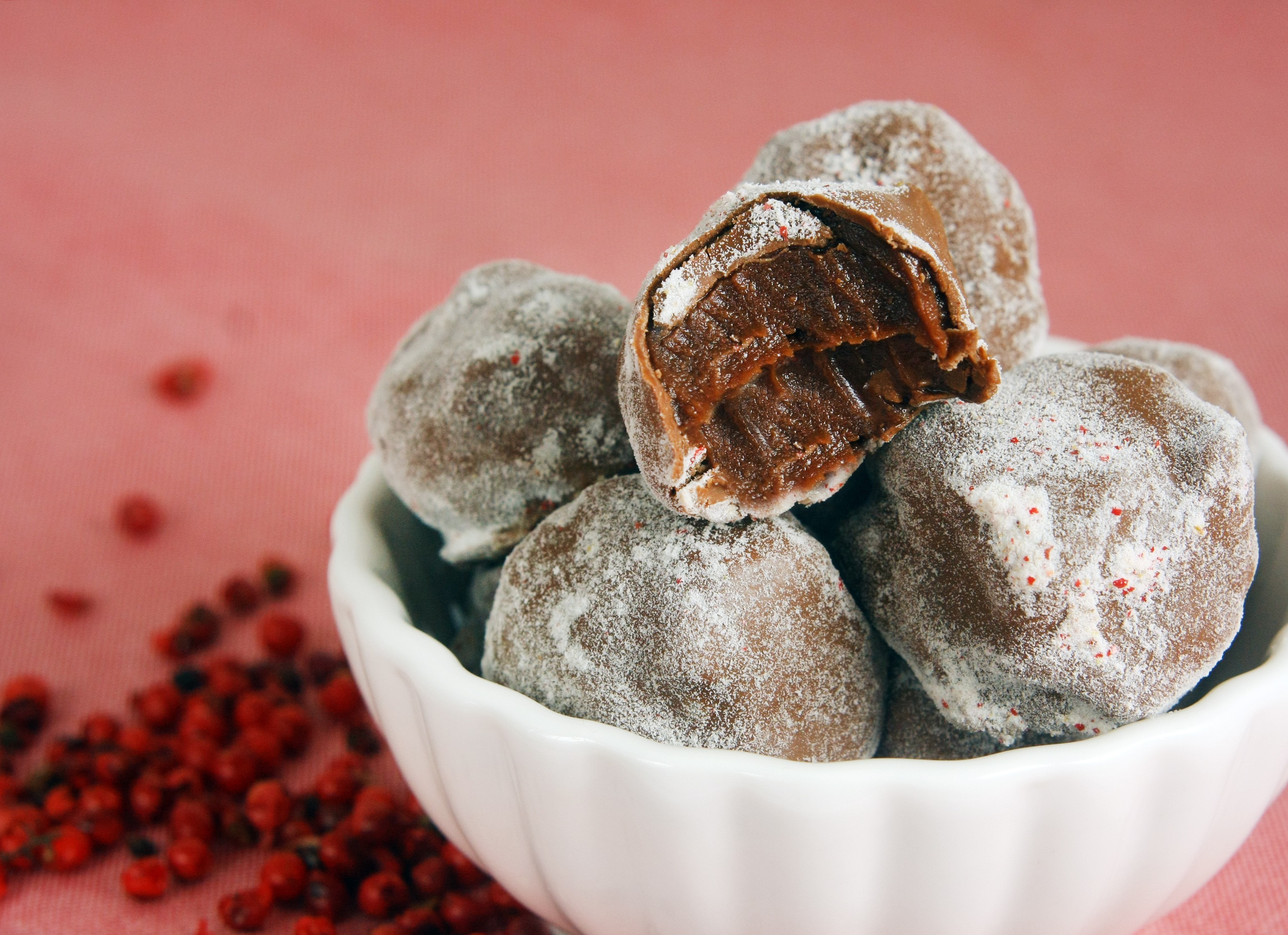 TRUFAS COM PIMENTA-ROSA | Receitas