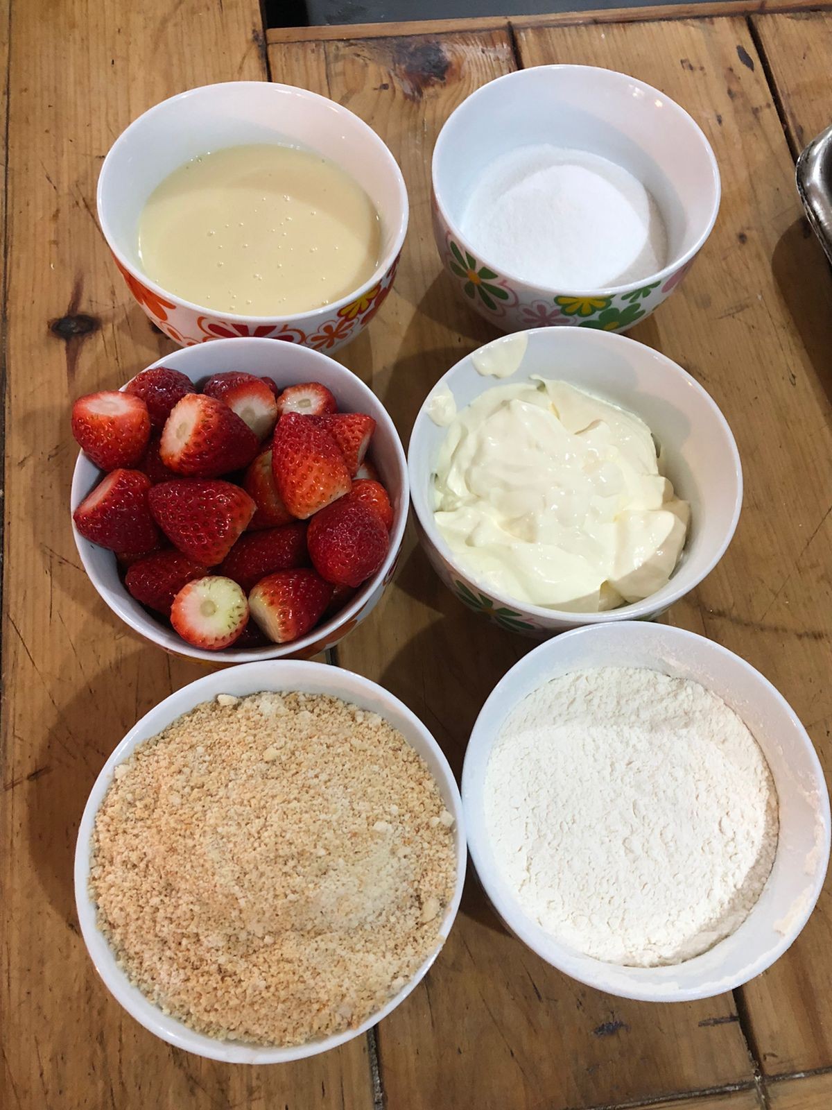 Receita do 'Plug': casquinha de amendoim com mousse de morango | Plug ...