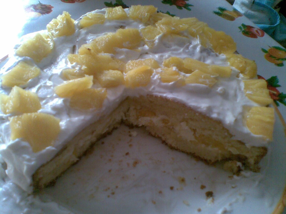 bolo de ananas(com recheio de natas batidas e ananas | Bolos | Receitas