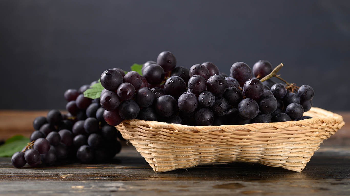 Entenda por que você deve consumir uva pela manhã