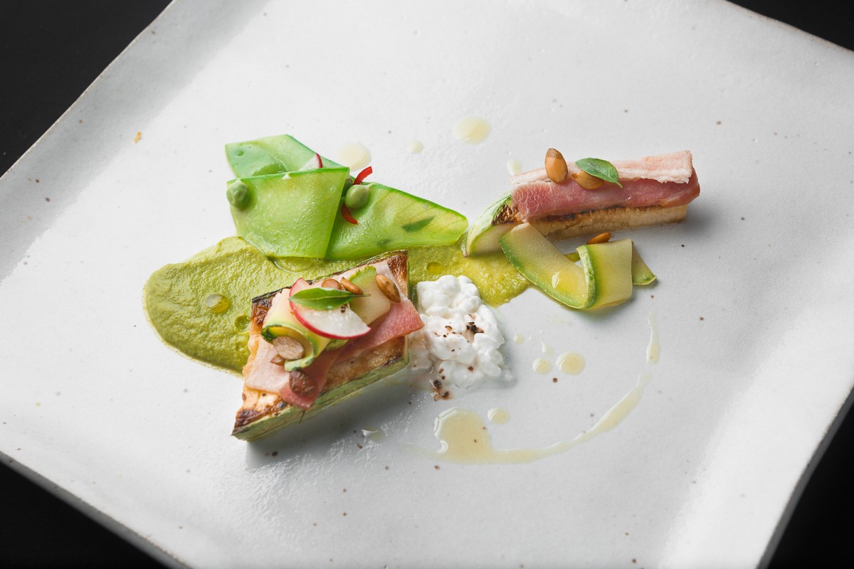 Purê de Abobrinha com Curry e Gengibre Ervilha-torta, Rabanete e ...