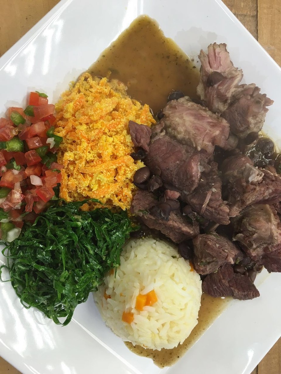 feijoada con farofa