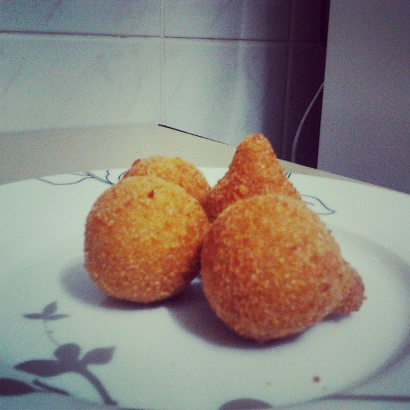 Coxinha deliciosamente cremosa e crocante | Receitas