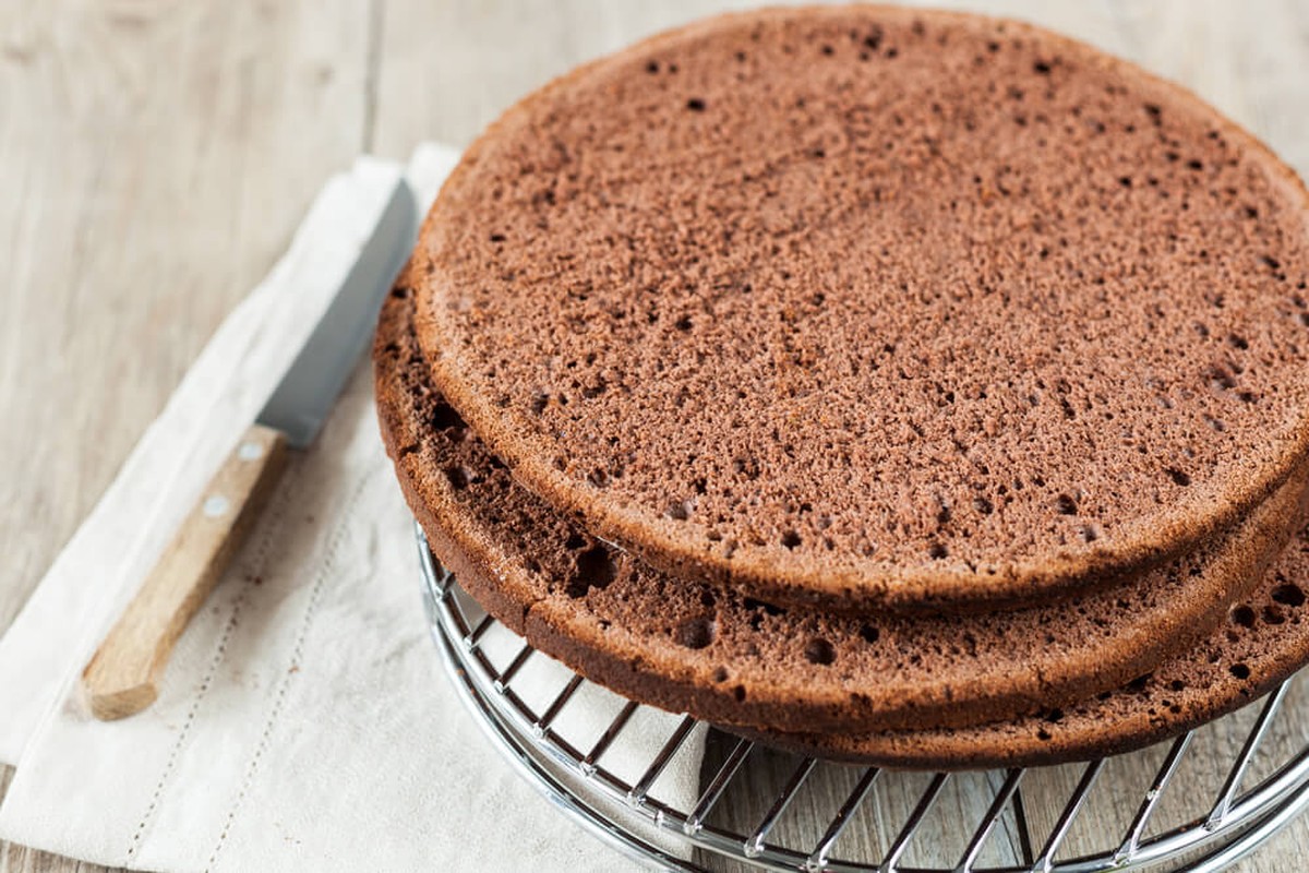 Bolo básico de chocolate | Doces | Receitas