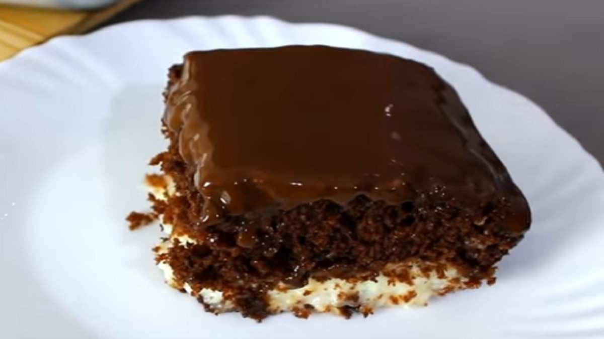 Bolo bomba de chocolate que já sai recheado | Doces | Receitas