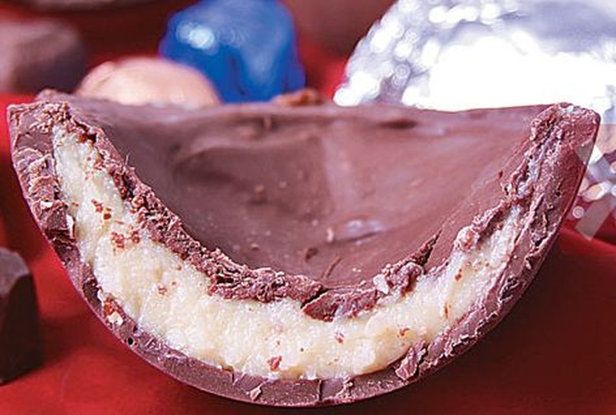 Ovo de chocolate com recheio de coco