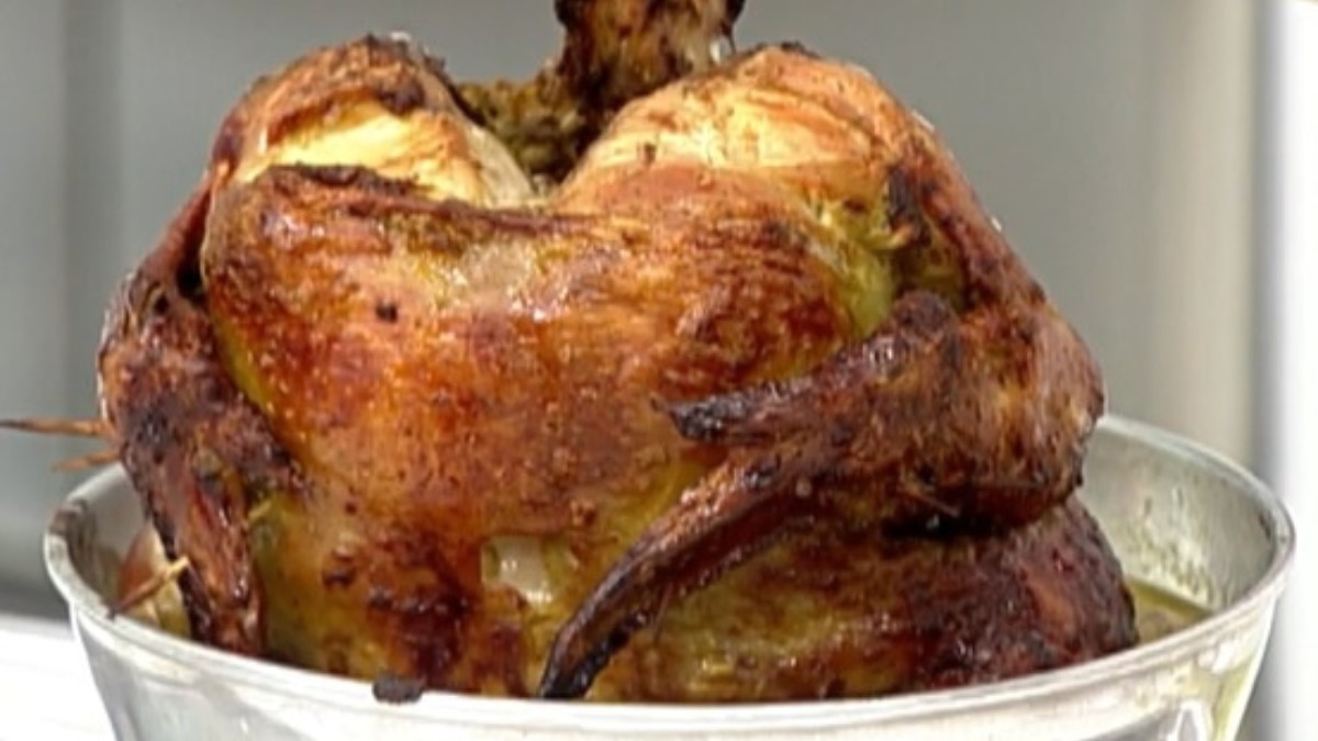 Frango assado em pé | Receitas