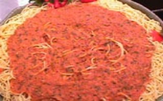 Macarrão Com Molho Cru à Moda Siciliana